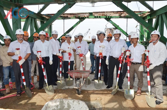 Hợp long cầu Long Bình–Chrey Thom nối liền Việt Nam-Campuchia