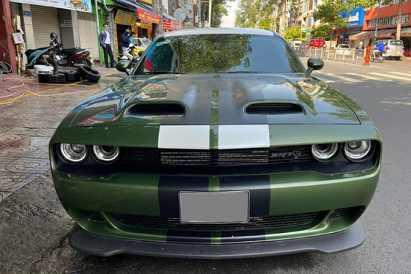 Dodge Challenger Hellcat Redeye tiền tỷ đầu tiên về Việt Nam