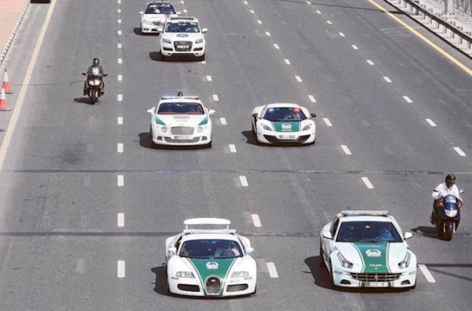 Chiêm ngưỡng dàn siêu xe trăm tỷ của cảnh sát Dubai